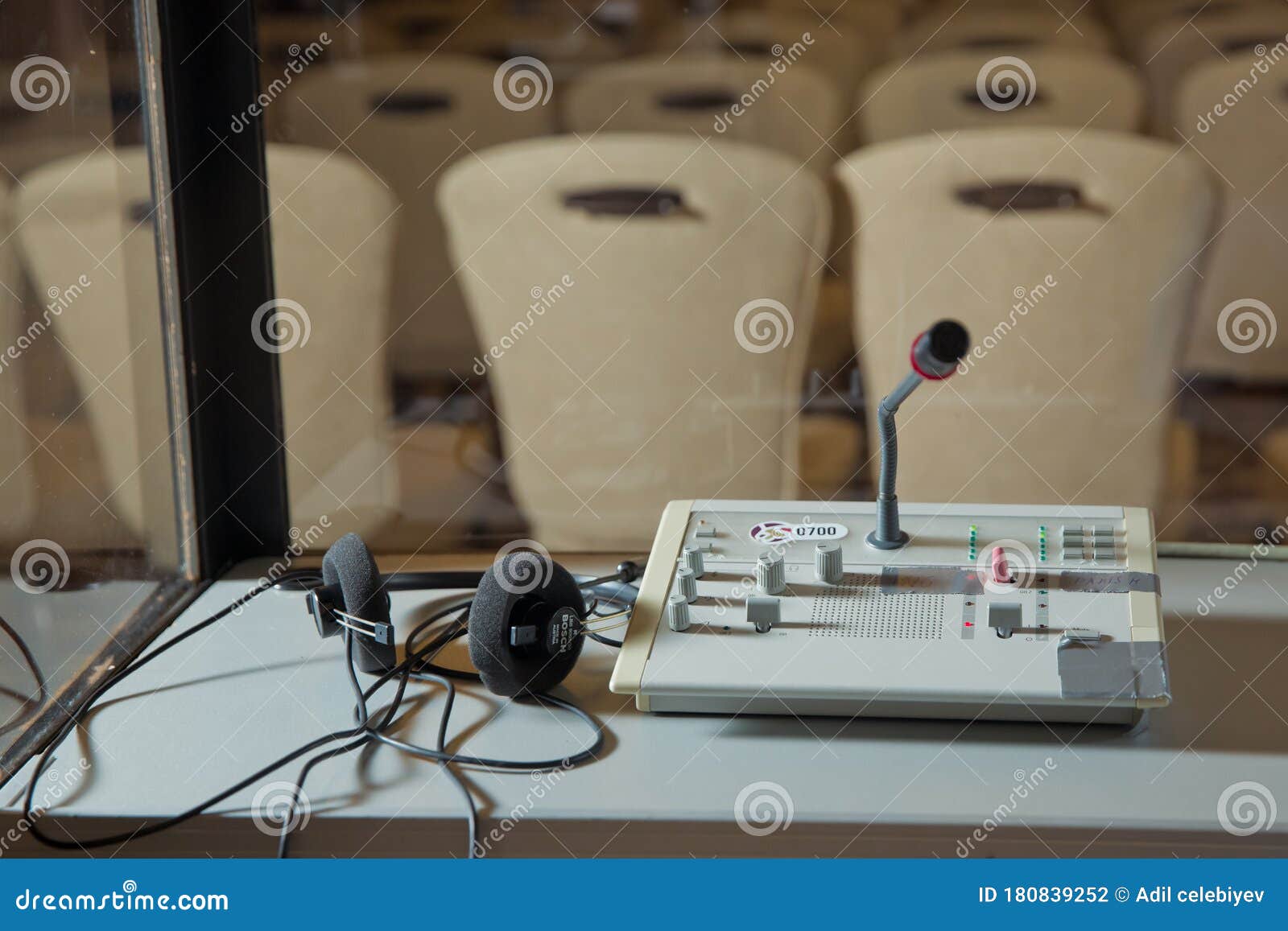 Interpreting - Microphone And Switchboard In An Simultaneous ...