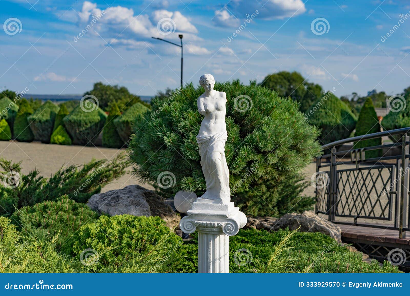 Transnistria, Bender - August 8, 2024: Statue of Venus De Milo in the ...