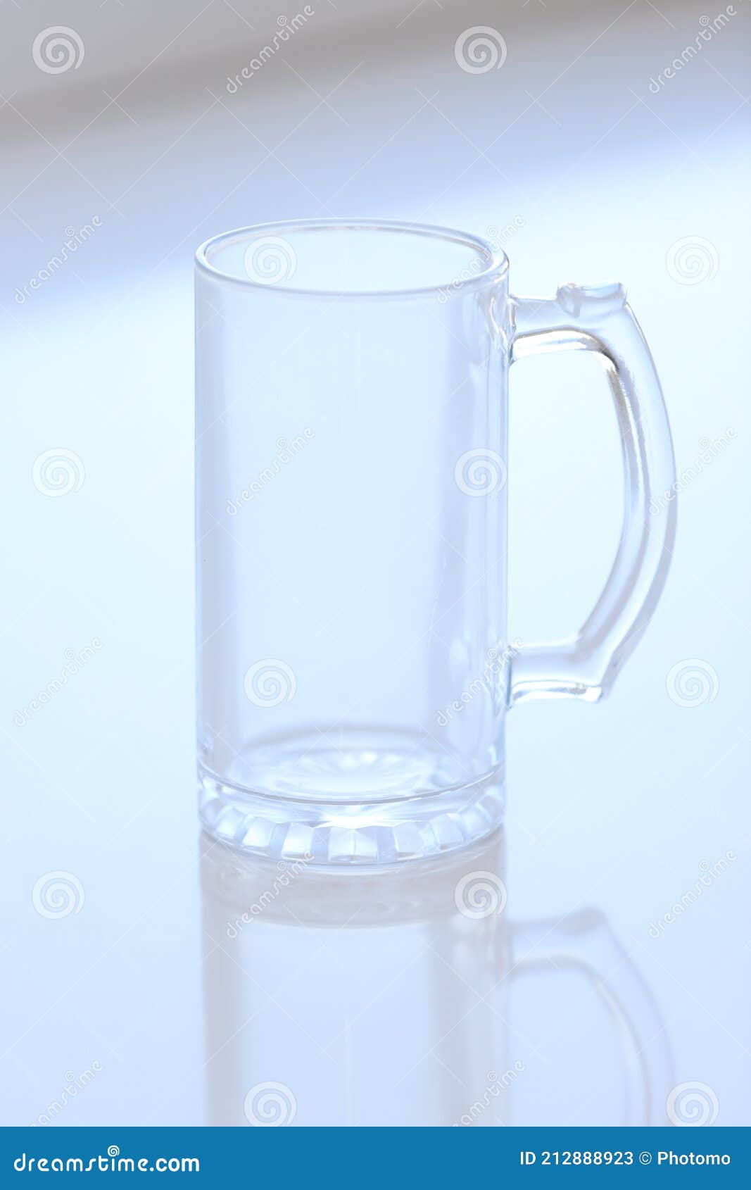 A transparent beer mug stock image. Image of drink, froth - 212888923