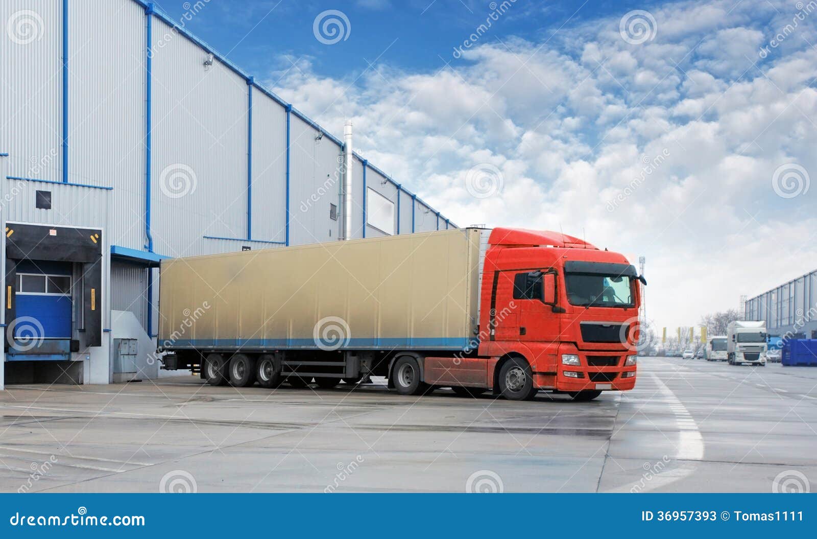 Transport De Cargaison - Camion Dans L'entrepôt Image stock - Image of ...