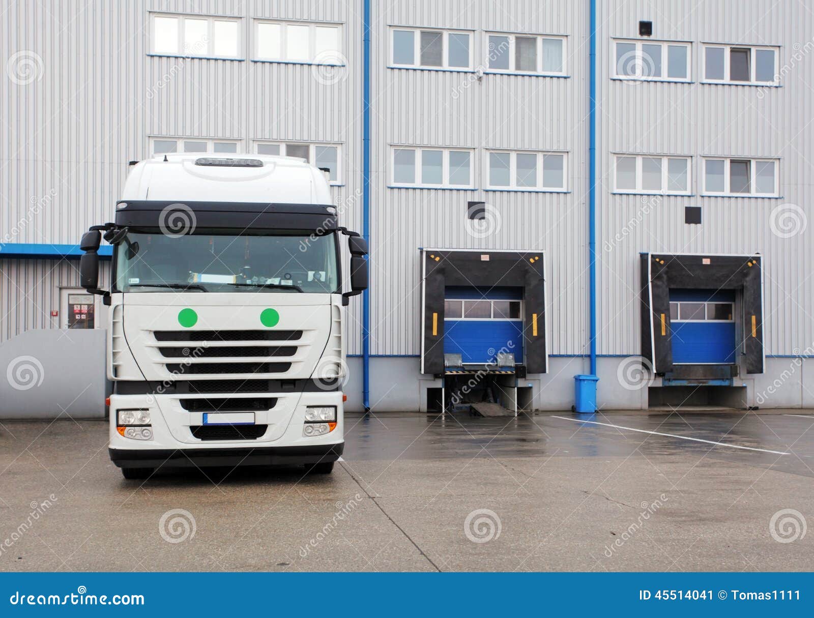 Transport De Cargaison - Camion Dans L'entrepôt Image stock - Image du ...
