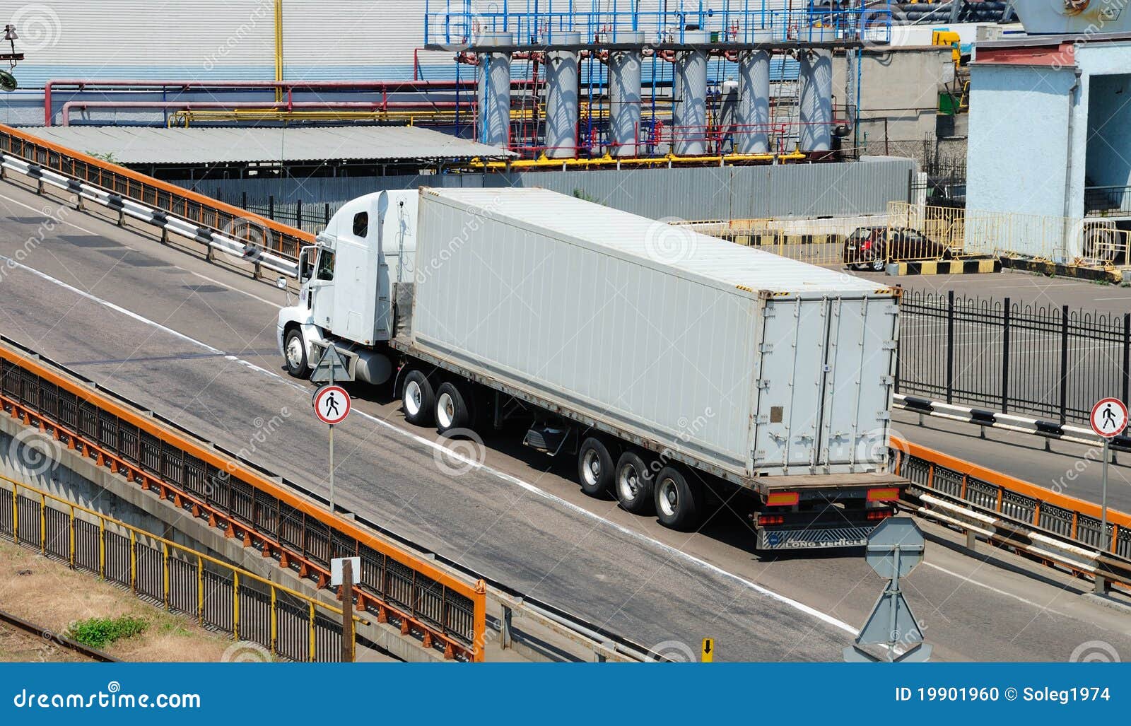Transport Des Cargaisons Par Camion Photo stock - Image du mémoire ...