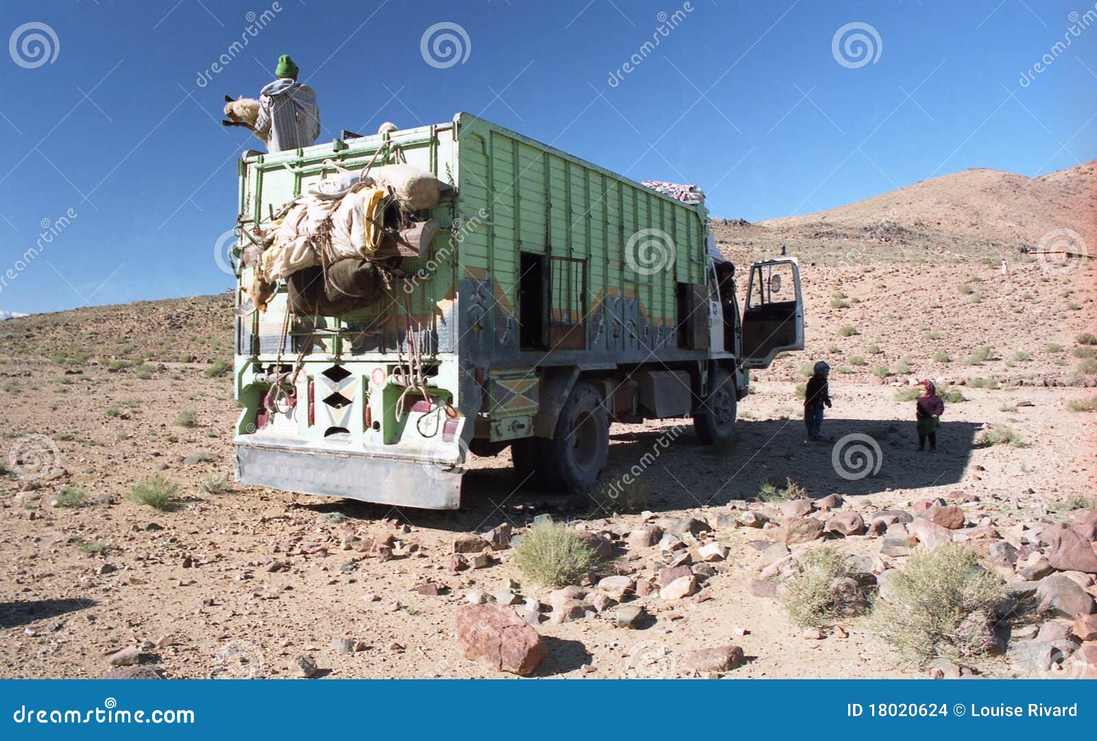 Transport in desert editorial stock image. Image of transport - 18020624