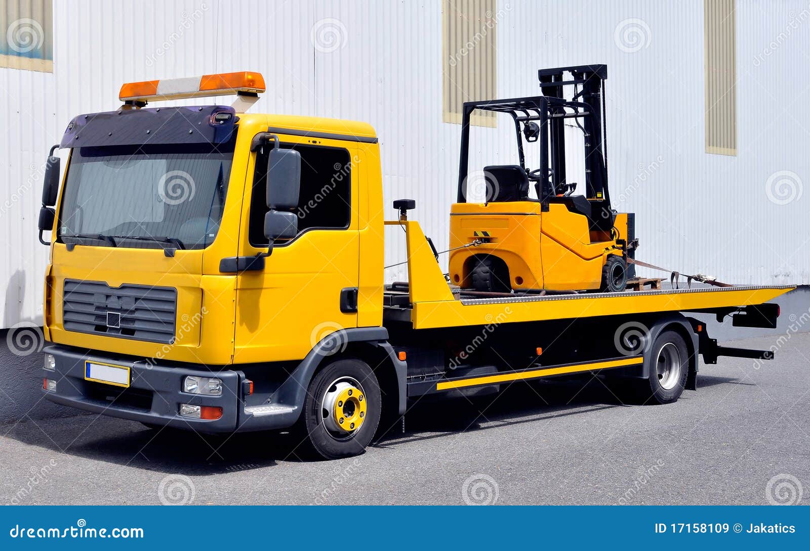 Transport Eines Gabelstaplers Stockbild - Bild von packwagen, schwarzes ...