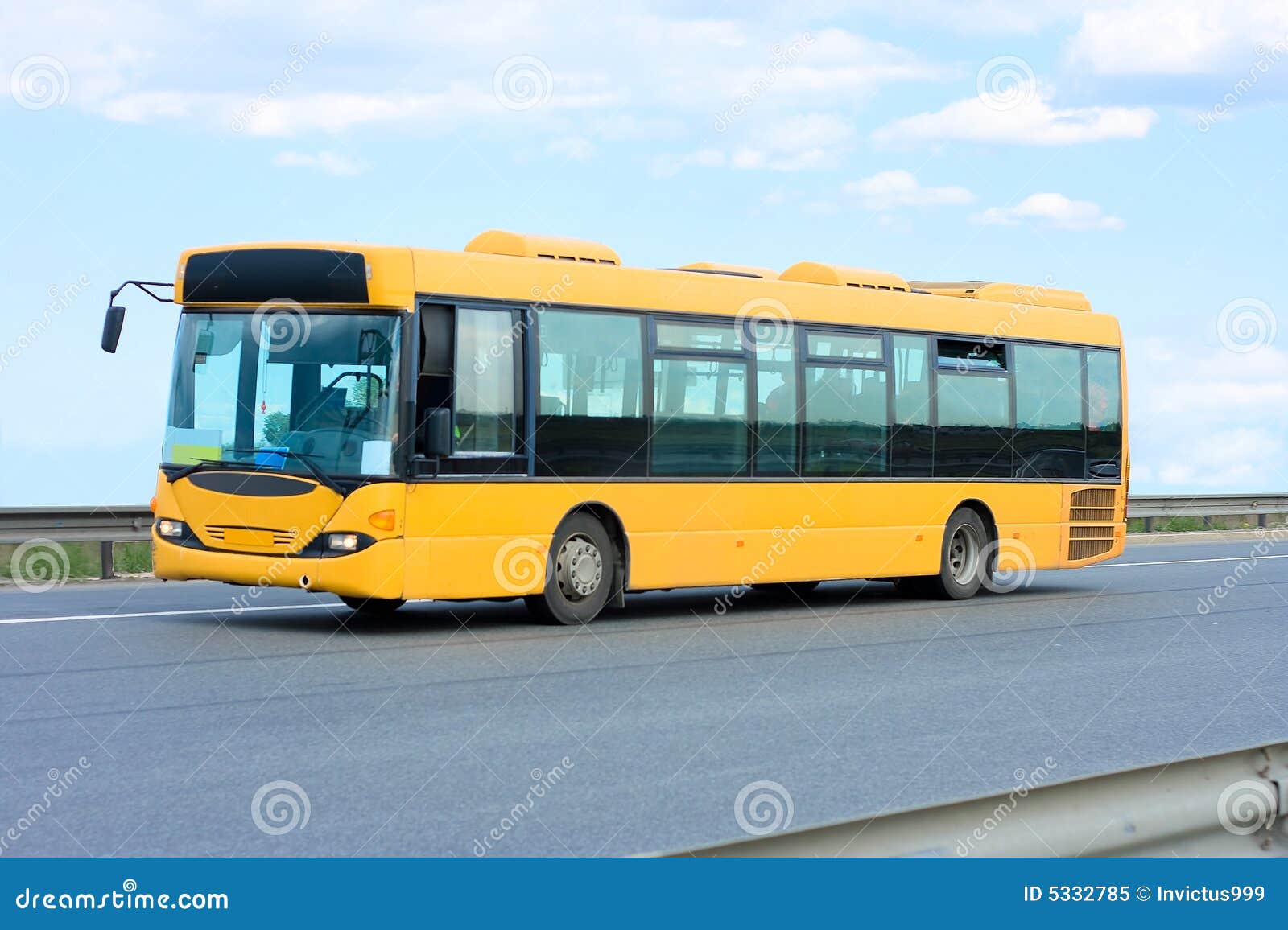 Transport En Commun - Bus Jaune Image stock - Image du voyage, pouvoir ...