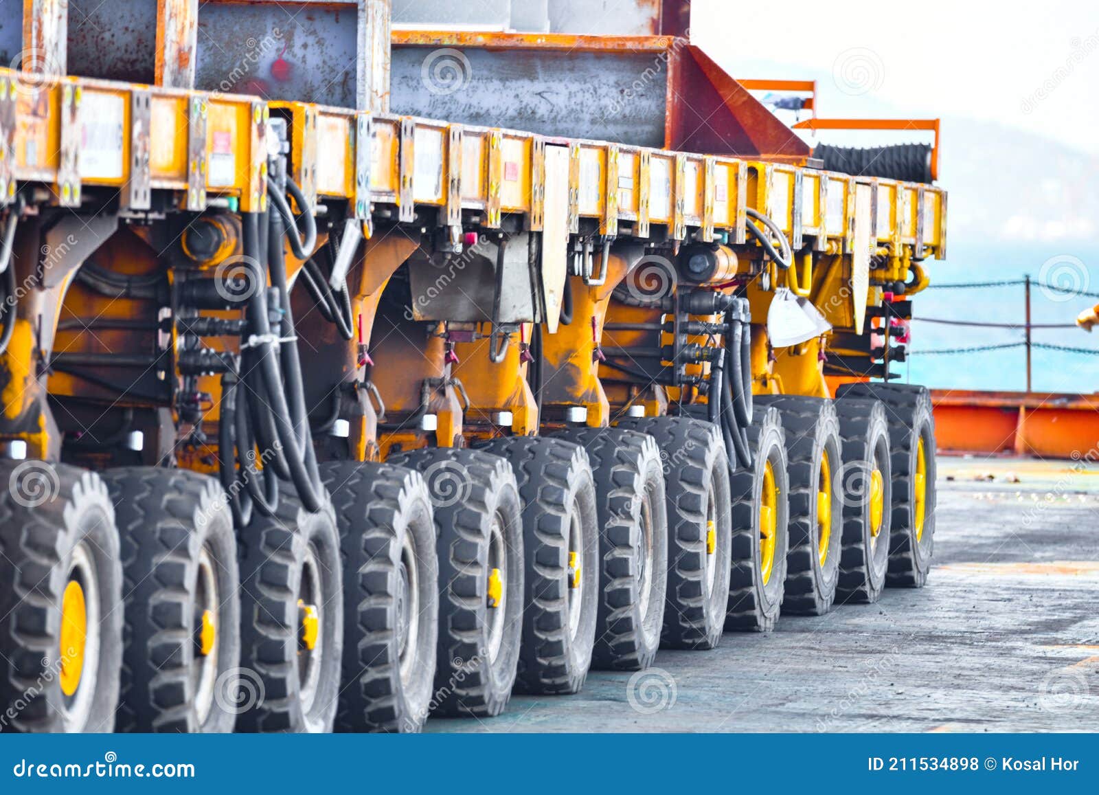 Transporting Huge Quay Crane Using Self-propelled Modular Transporter ...
