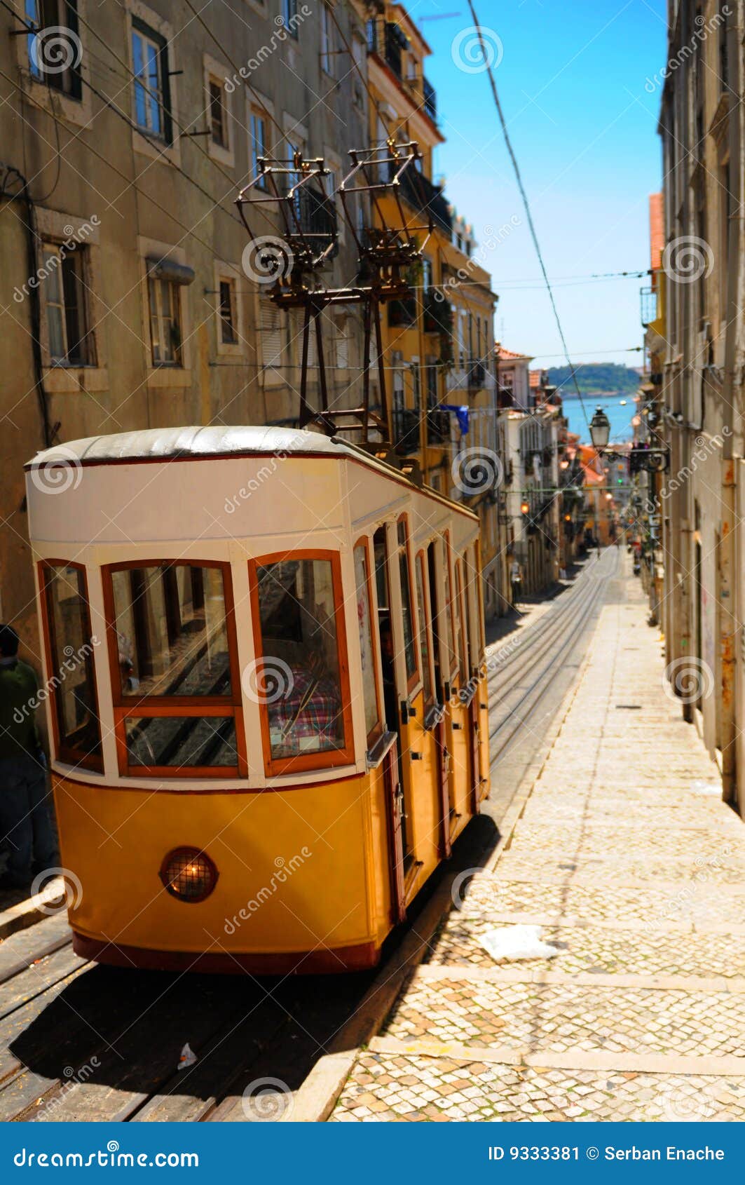 Tranvía amarilla Lisboa imagen de archivo. Imagen de lisboa - 9333381