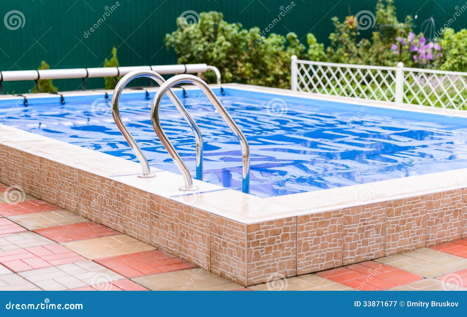 Trap aan de pool stock afbeelding. Image of niemand, hotel - 33871677