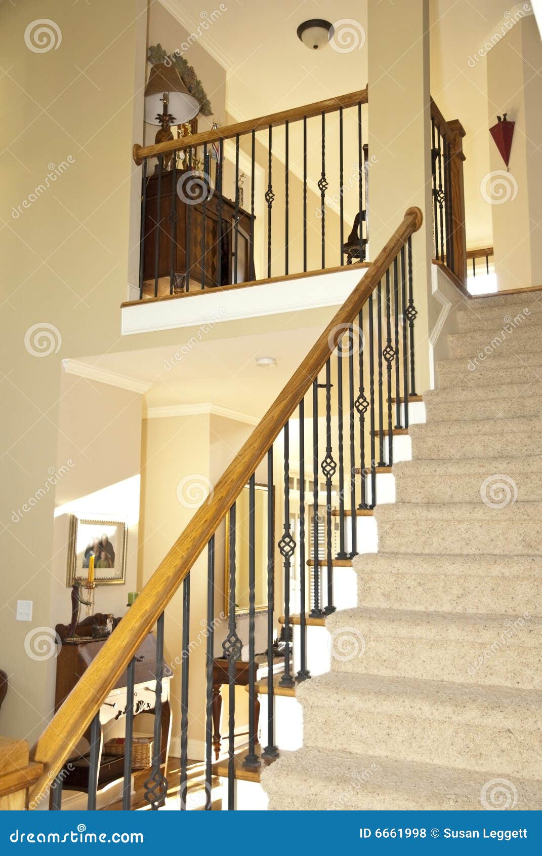 Trap van Modern Huis stock foto. Image of antiquiteiten - 6661998