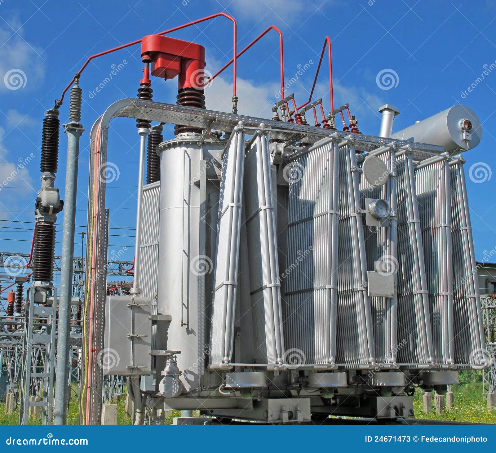 Trasformatore Elettrico Ad Una Centrale Elettrica Immagine Stock ...