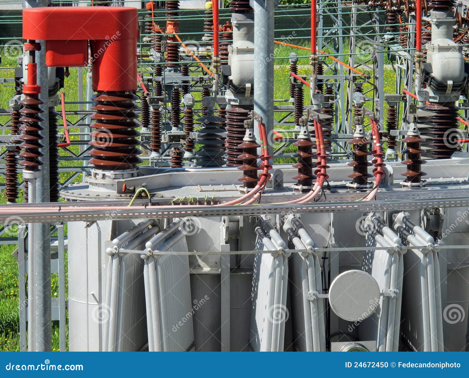 Trasformatore Elettrico Ad Una Centrale Elettrica Fotografia Stock ...