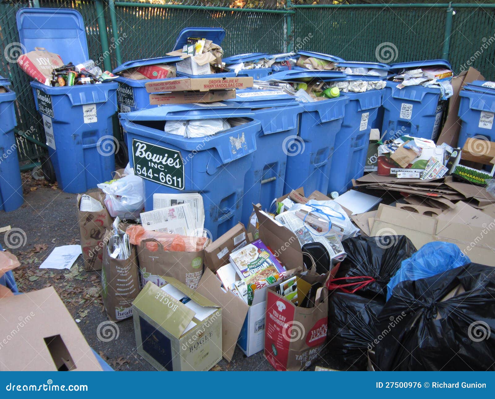 Trash Accumulation editorial photo. Image of delay, columbia - 27500976