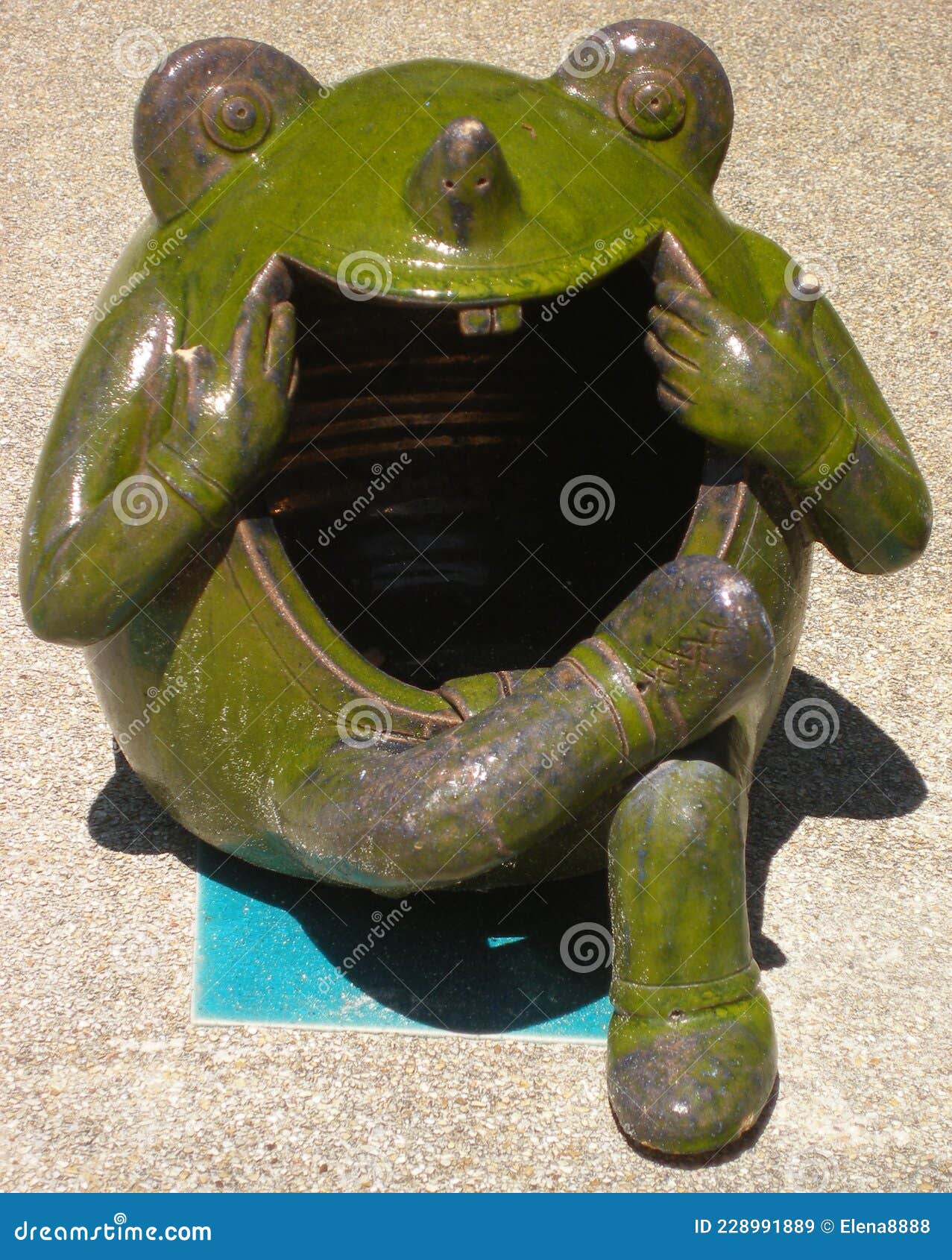 Recycling Frog Royalty-Free Stock Image | CartoonDealer.com #10983556