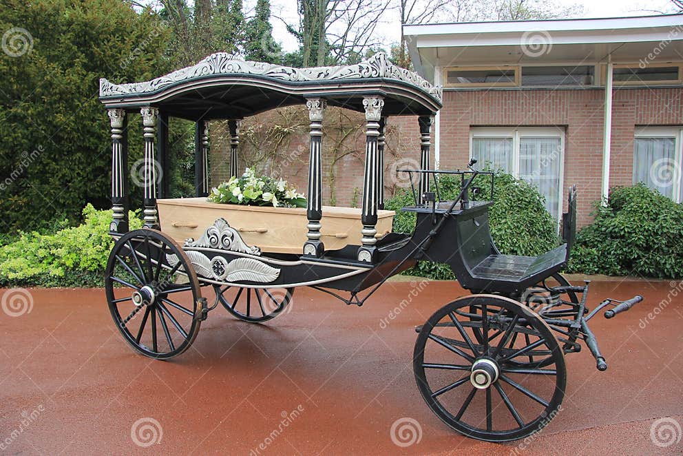 Trasporto Funereo Classico Con La Bara Fotografia Stock - Immagine di ...