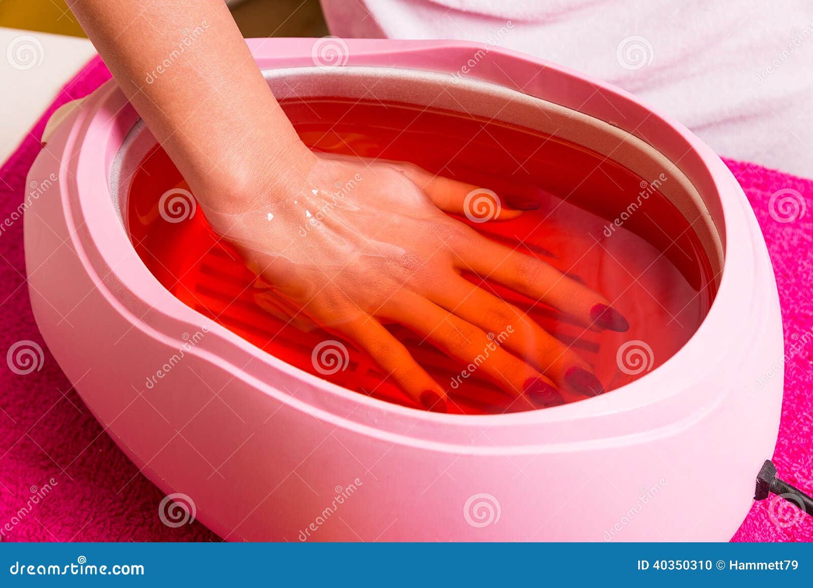 Tratamiento de la parafina foto de archivo. Imagen de mano - 40350310