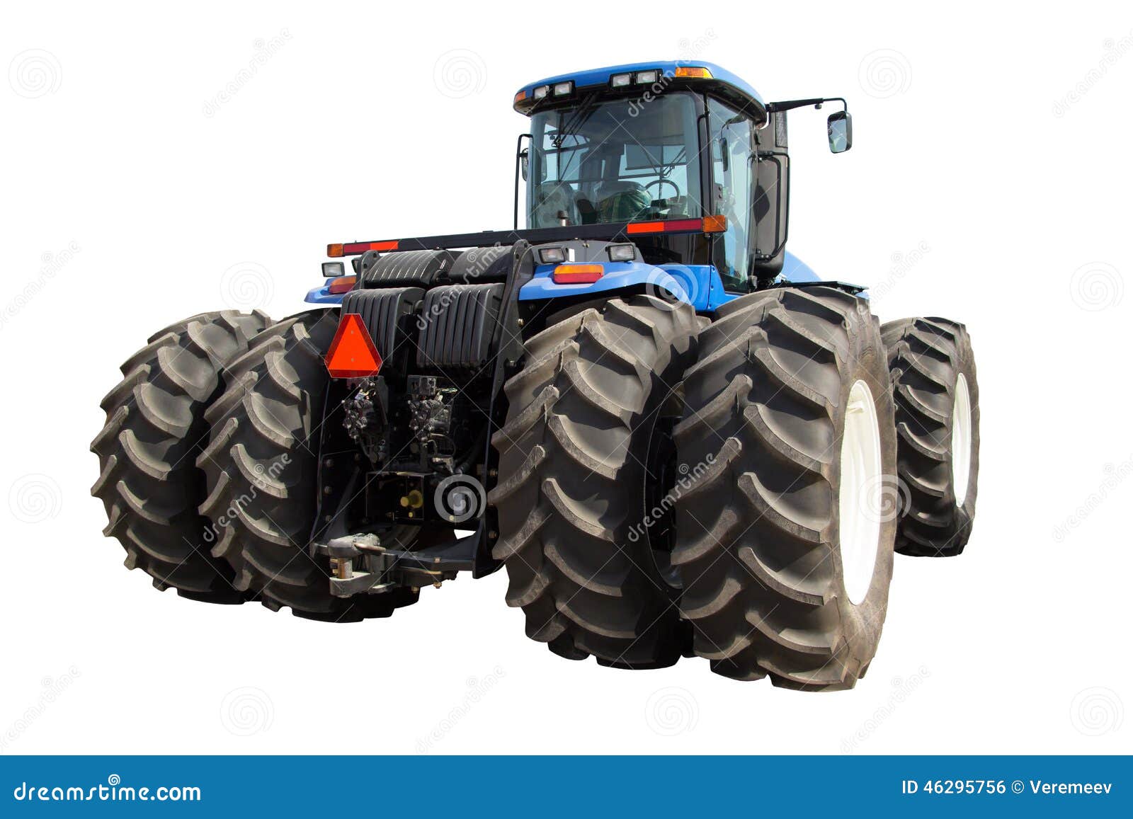 Trator em um fundo branco foto de stock. Imagem de pneu - 46295756