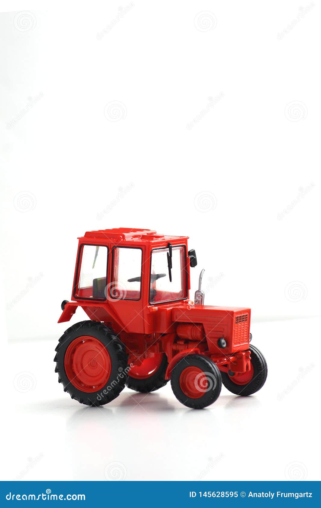 Trator T-25A No Fundo Branco Imagem de Stock - Imagem de trator, fundo ...