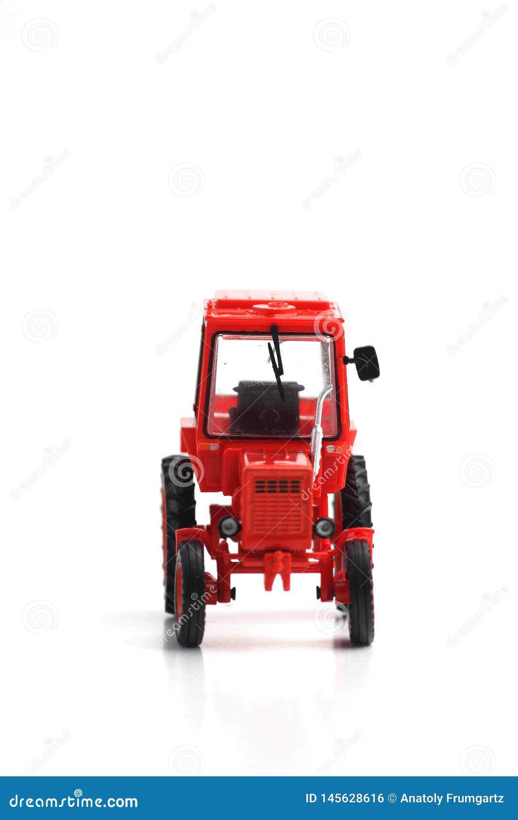 Trator T-25A No Fundo Branco Foto de Stock - Imagem de cultivar, trator ...