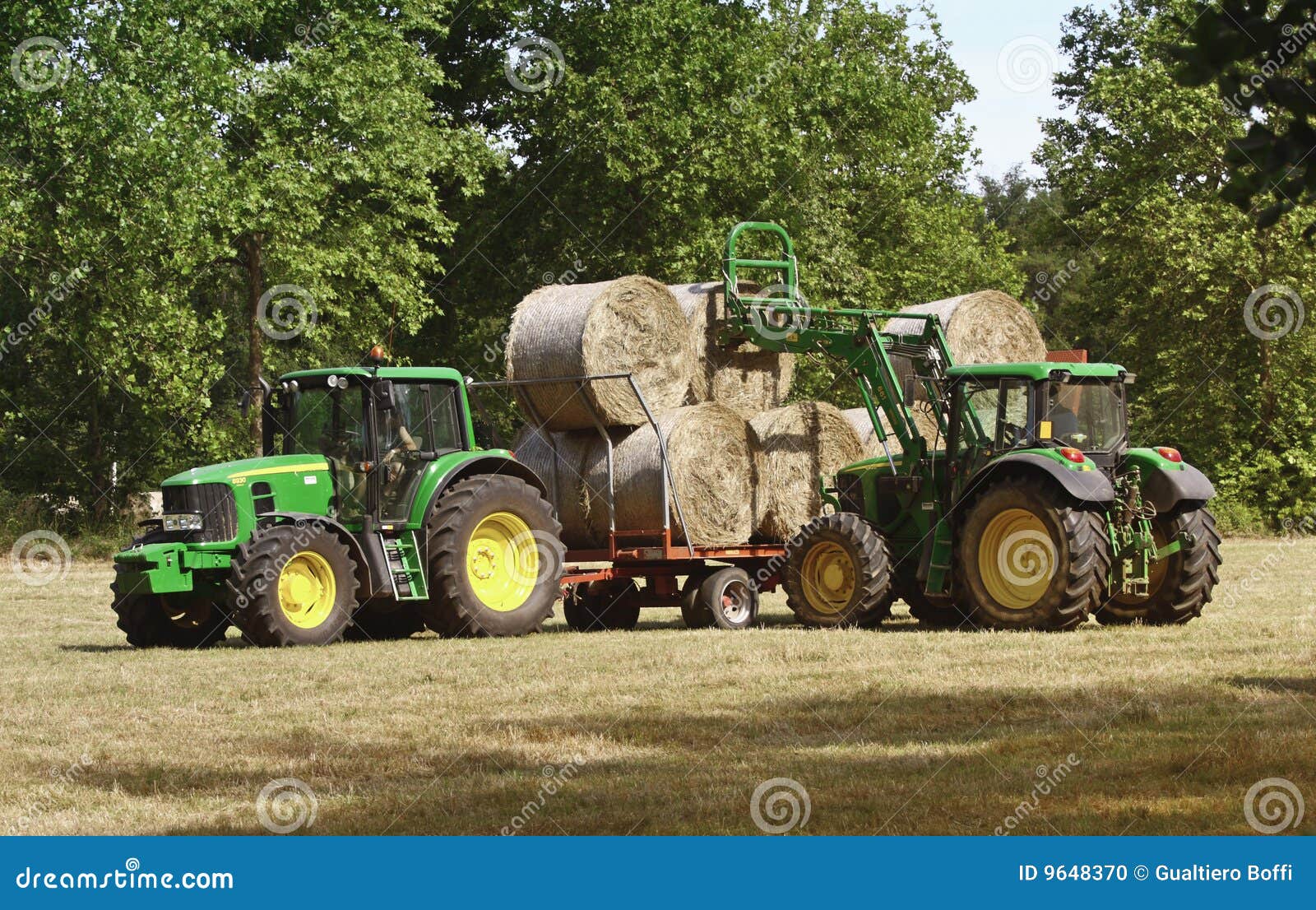 Tratores verdes imagem editorial. Imagem de fazendeiro - 9648370