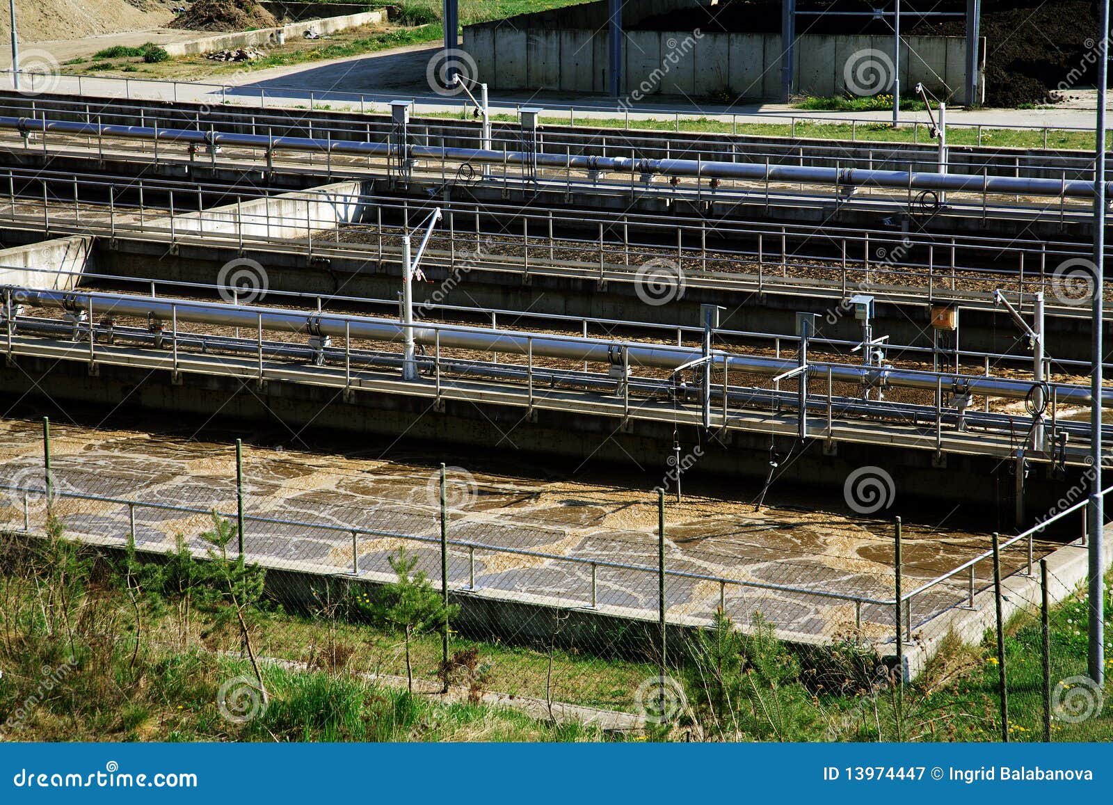 Trattamento Di Acque Di Rifiuto Immagine Stock - Immagine di tubi ...