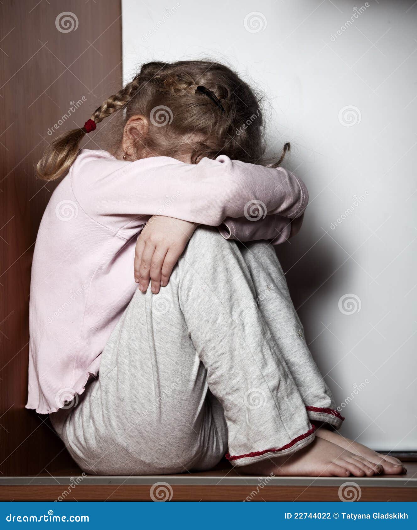 Trauriges Kind stockfoto. Bild von haupt, traurig, ängstlich - 22744022