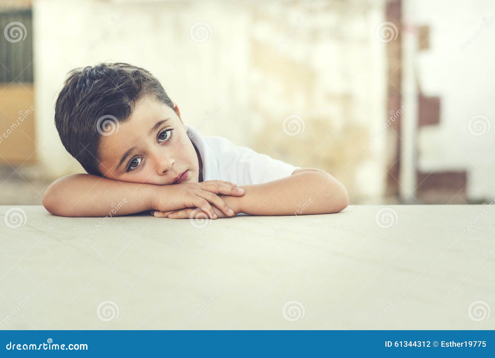 Trauriges Kind stockfoto. Bild von beunruhigt, unschuld - 61344312