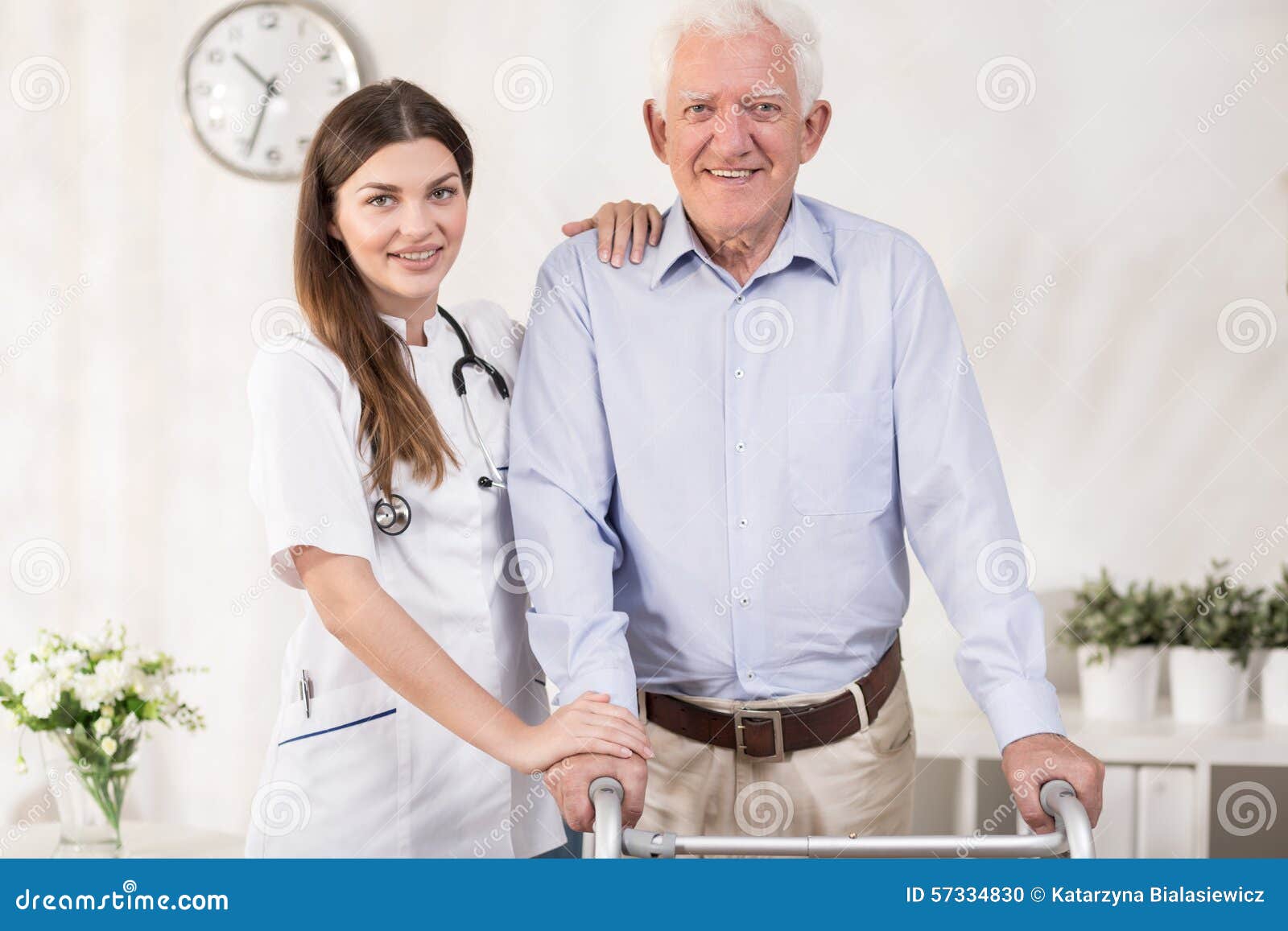Travail Dans La Maison De Repos Photo stock - Image du santé, aide ...