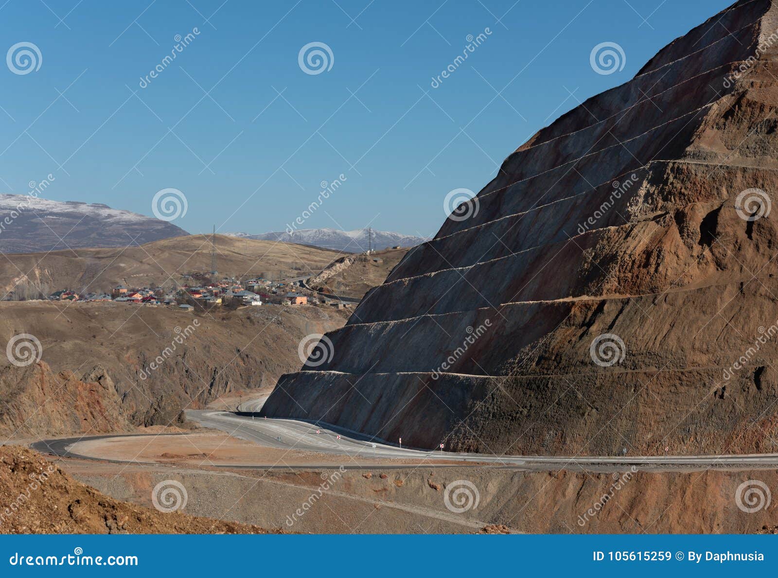 TRAVAUX DE CONSTRUCTION DE ROUTES Image stock - Image du excavation ...