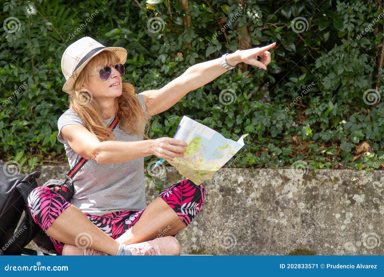 Excursion woman with map stock image. Image of casual - 202833571