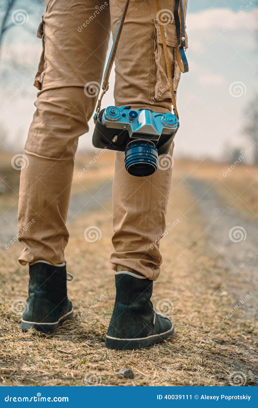 Traveler with Vintage Photo Camera Stock Image - Image of road, holding ...