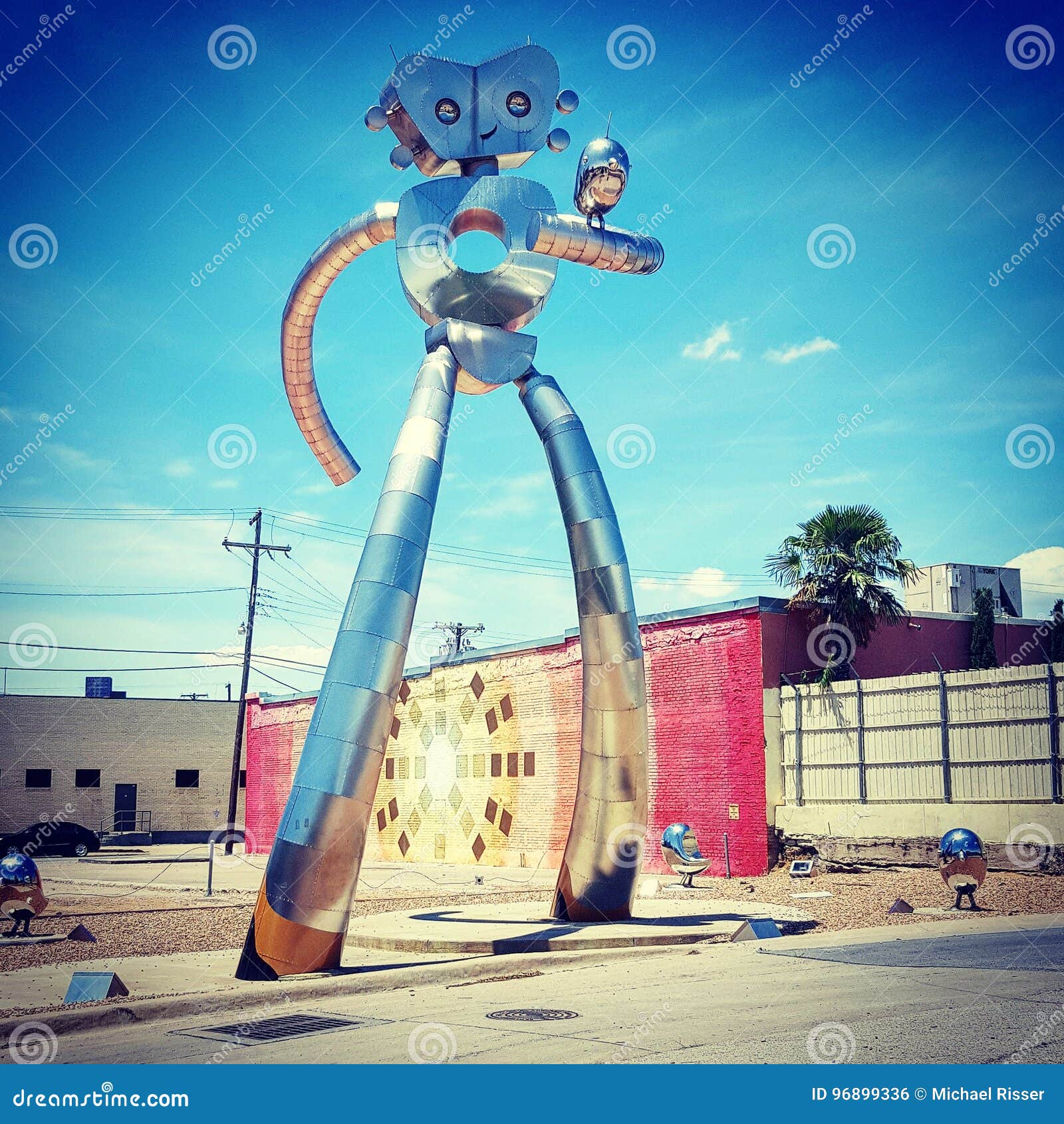 Traveling Man Sculpture editorial photo. Image of dallas - 96899336