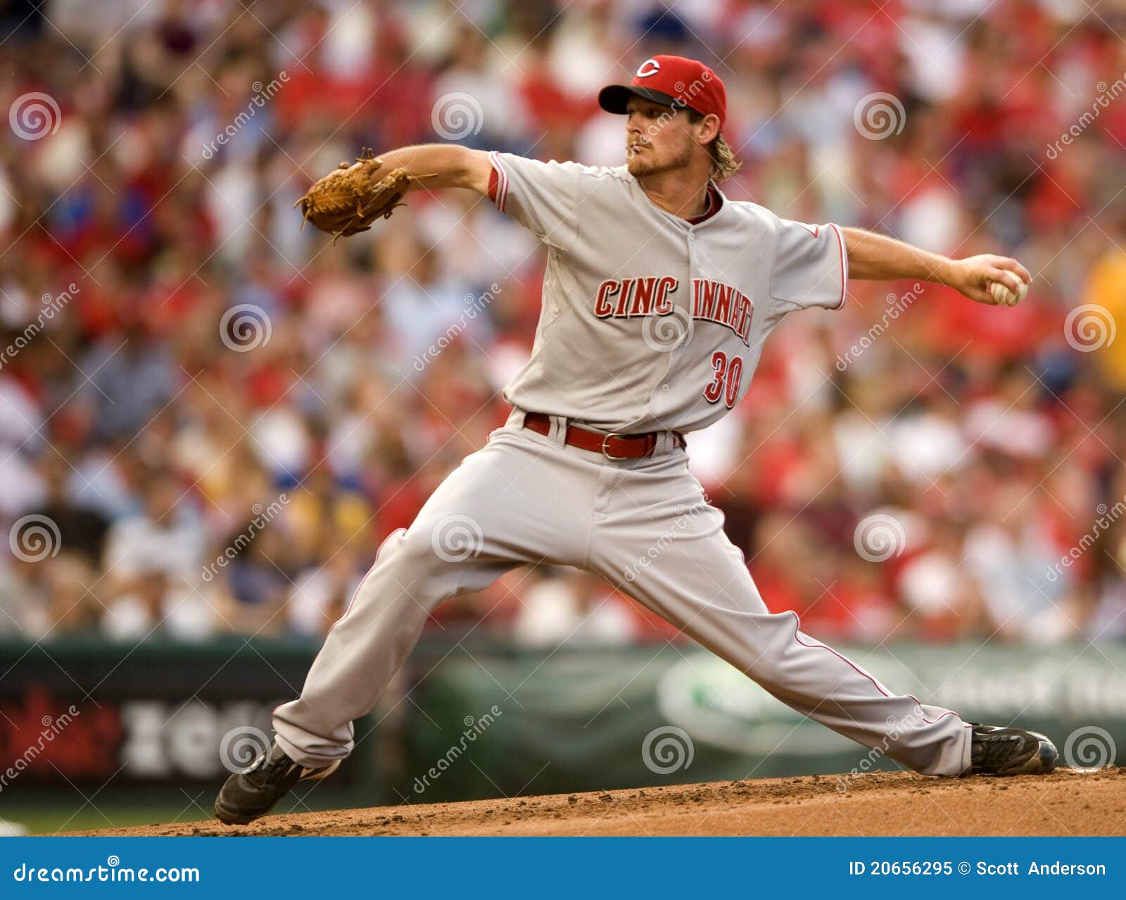 Travis Wood editorial image. Image of lefthander, reds - 20656295