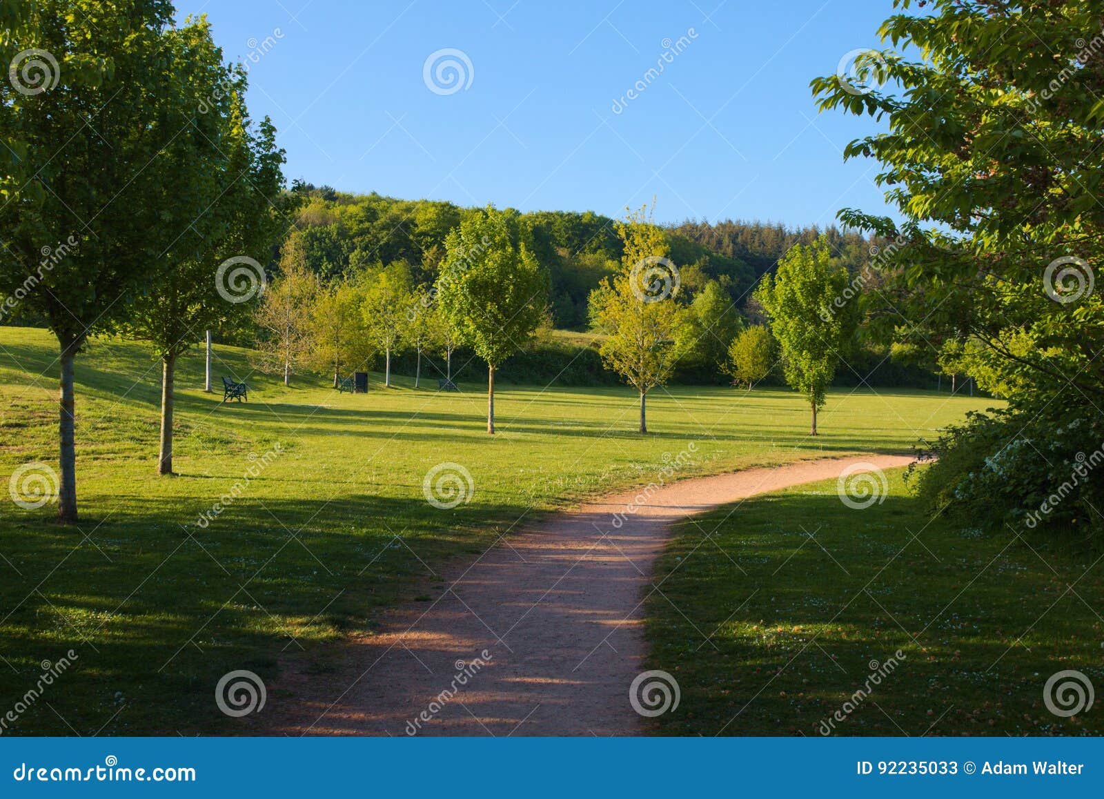 Trayectoria De La Bobina, Parque Soleado Imagen de archivo - Imagen de ...