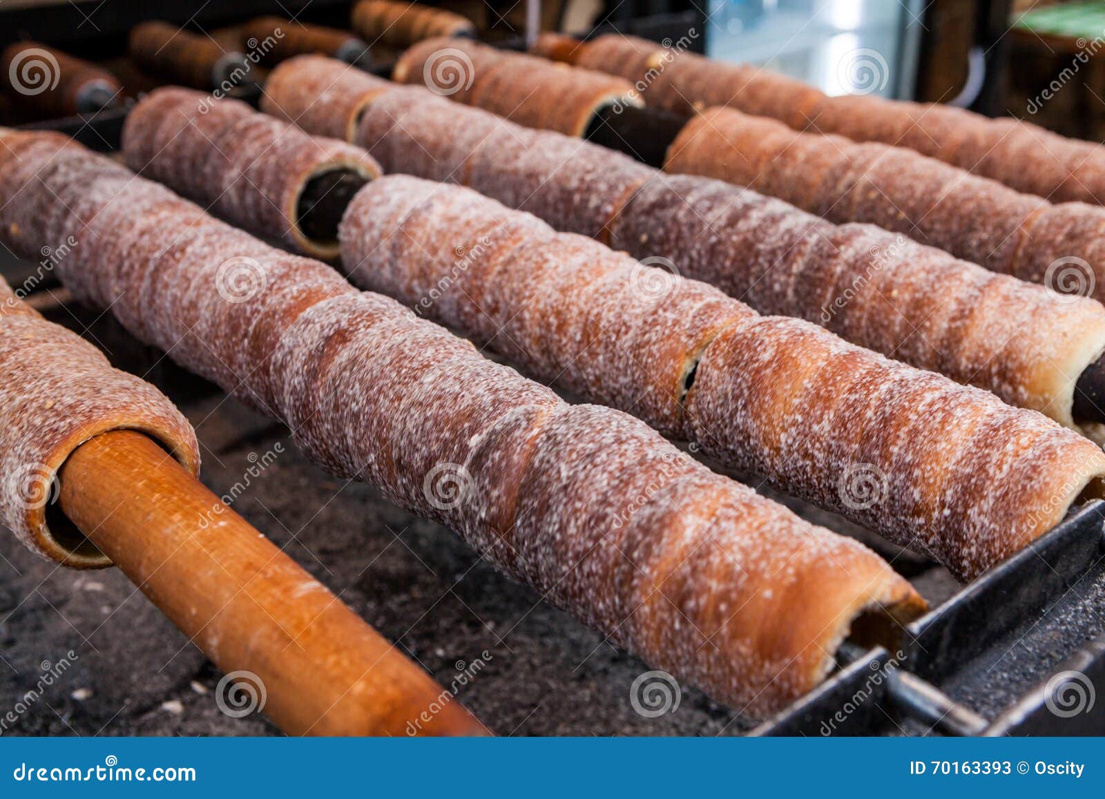 Trdelnik-Bäckerei in Prag stockbild. Bild von kruste - 70163393