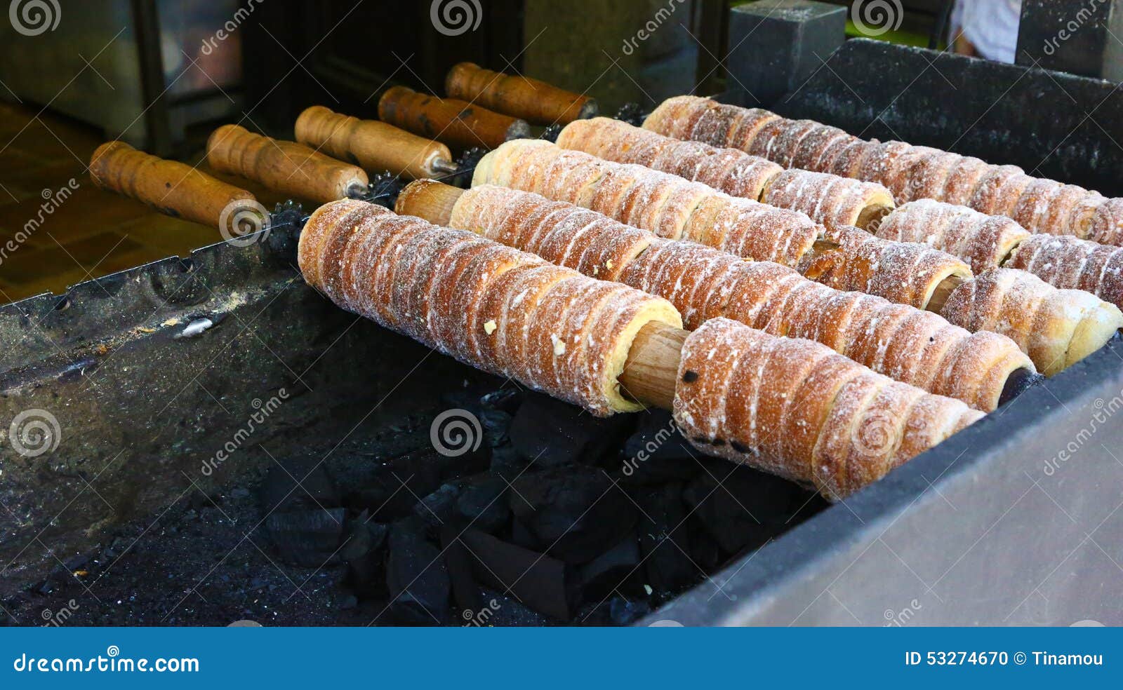 Trdelnik, Typisches Tschechisches Gebäck in Prag Stockfoto - Bild von ...