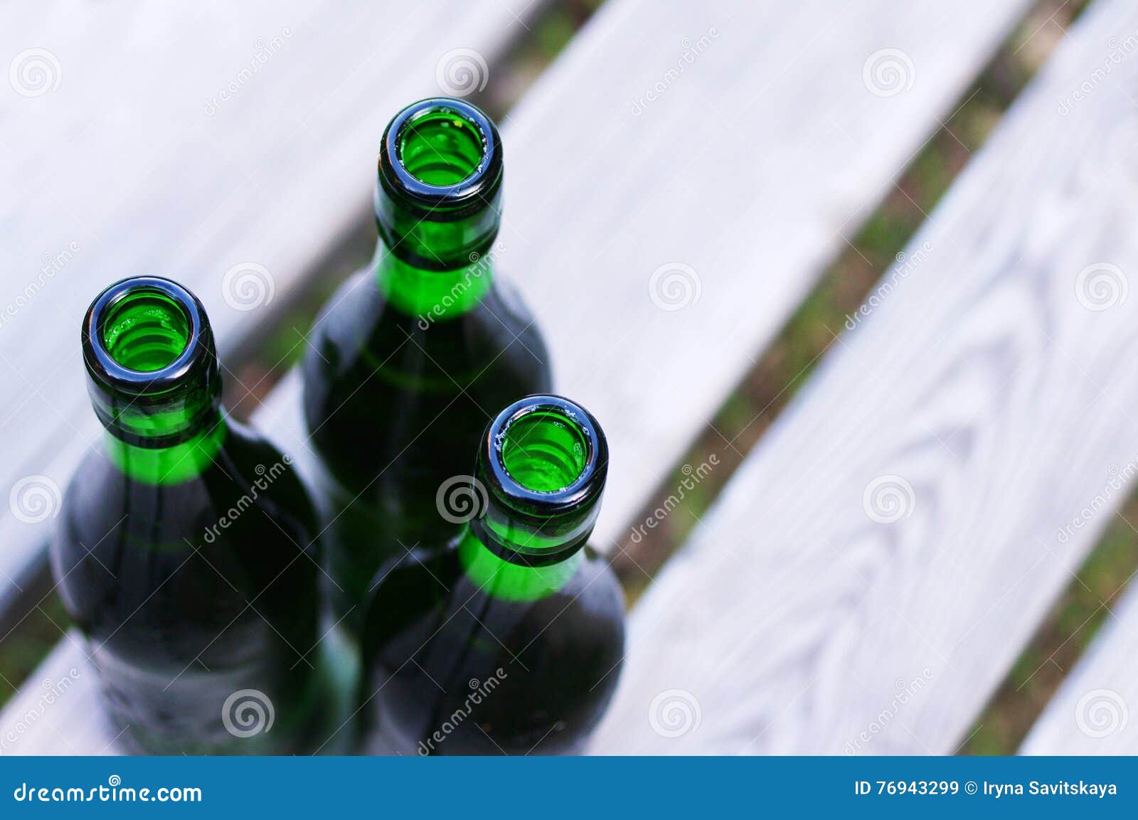 Tre bottiglie di birra immagine stock. Immagine di luppoli - 76943299