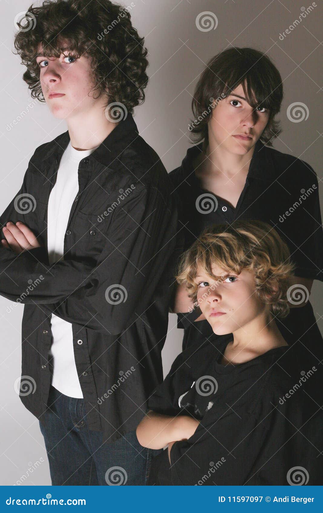 Tre fratelli immagine stock. Immagine di ragazzi, fratelli - 11597097