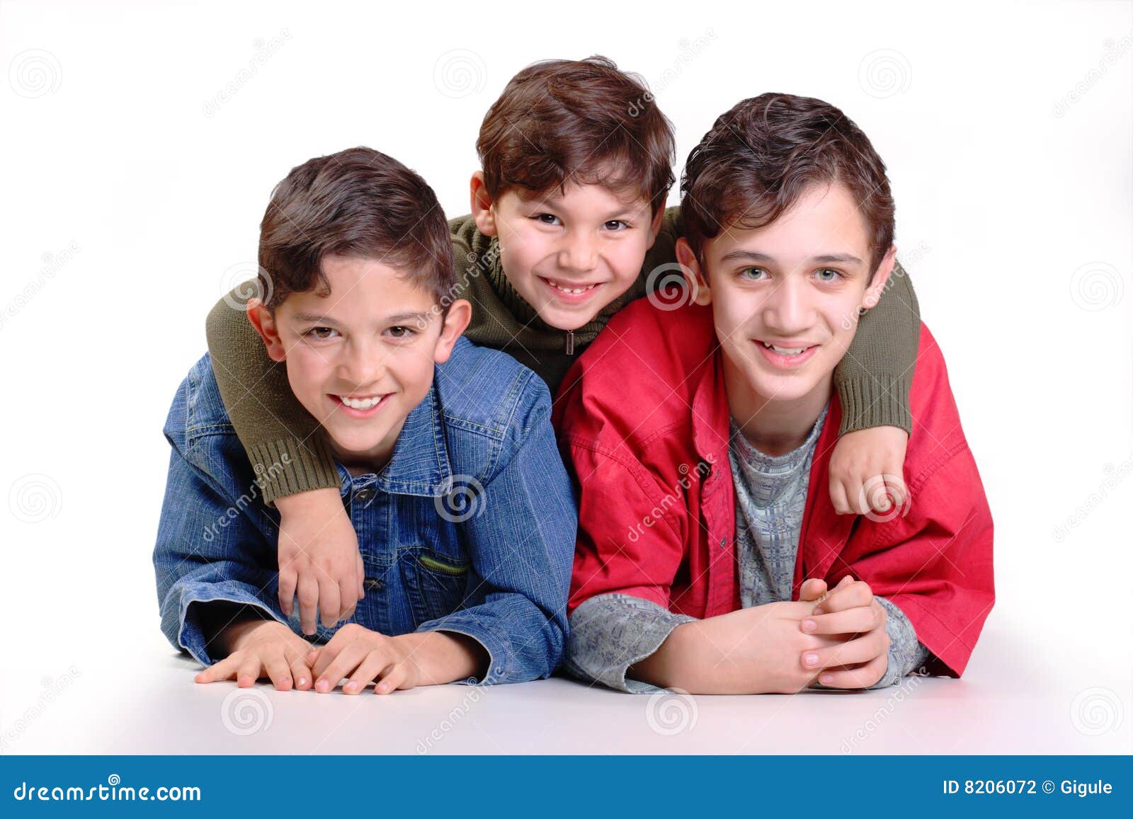 Tre fratelli fotografia stock. Immagine di adolescenti - 8206072