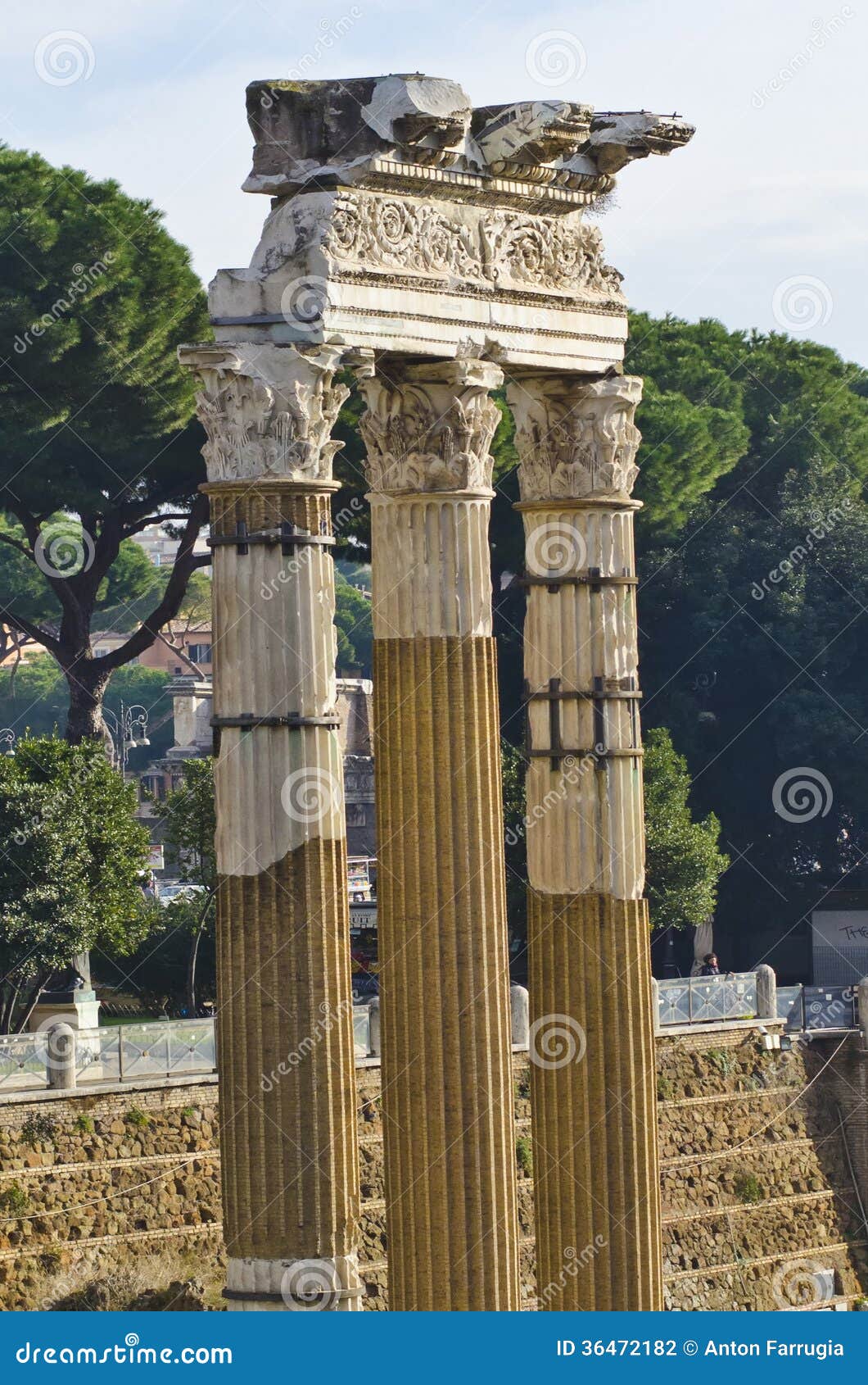 Tre Gamla Kolonner I Roman Forum I Rome Arkivfoto - Bild av italienare ...