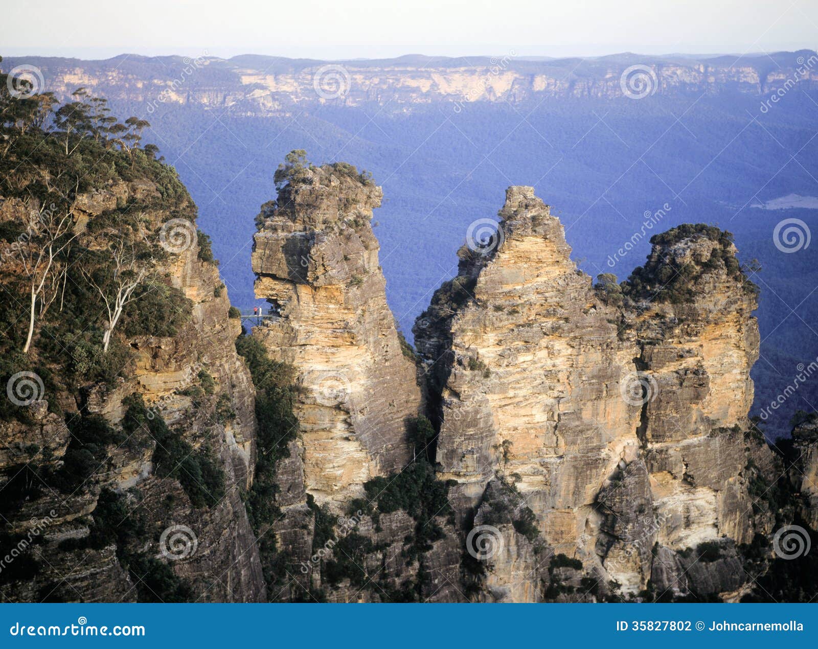 Tre sorelle fotografia stock. Immagine di sorelle, montagne - 35827802