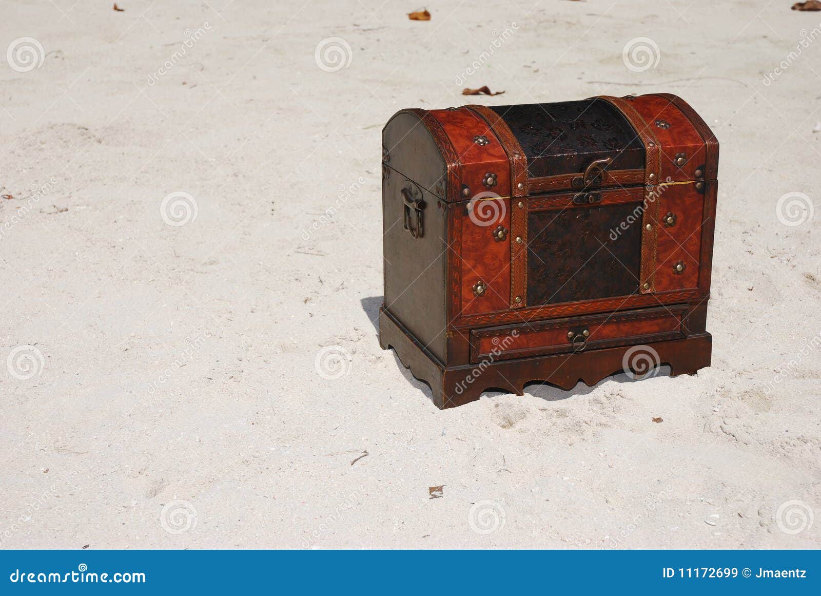 Treasure chest on beach stock image. Image of explore - 11172699