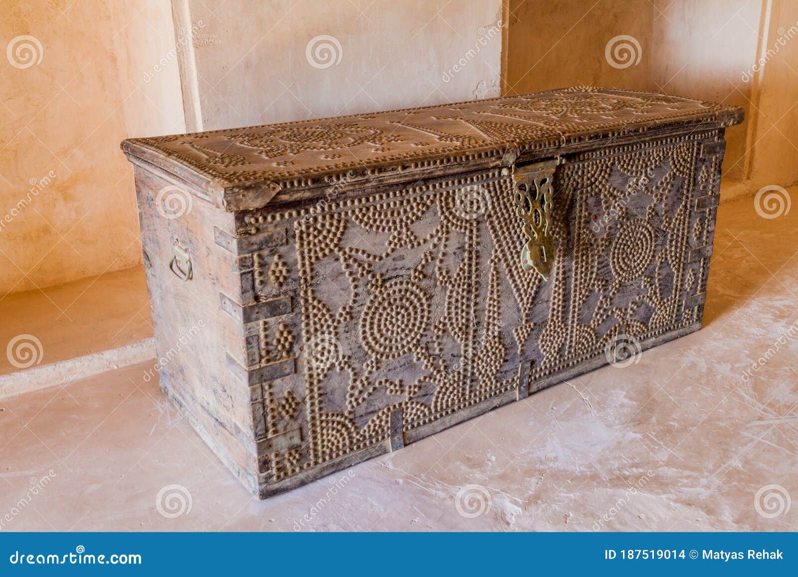 Treasury Chest in Jabrin Castle, Om Stock Photo - Image of arab, wood ...