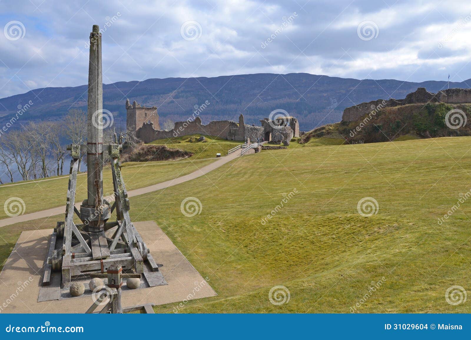 Trebuchet and Castle stock photo. Image of cultural, attack - 31029604