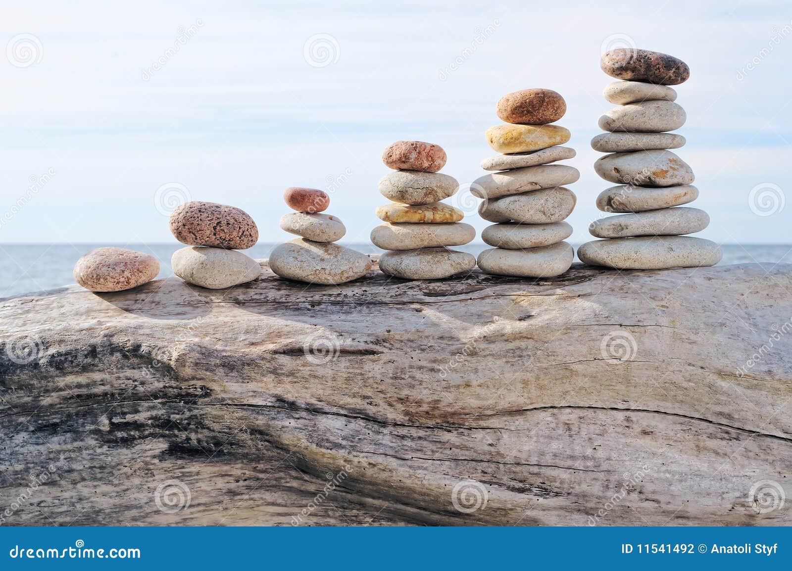 Trede stock foto. Image of groei, rots, hemel, koolsteen - 11541492