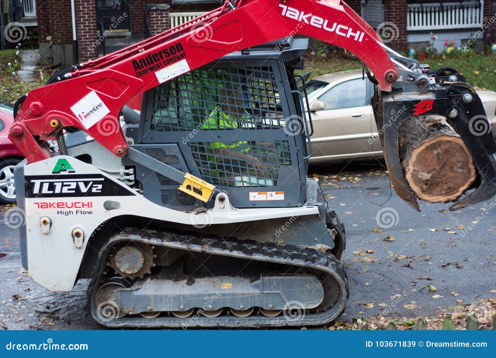 Tree removal service editorial stock image. Image of crew - 103671839