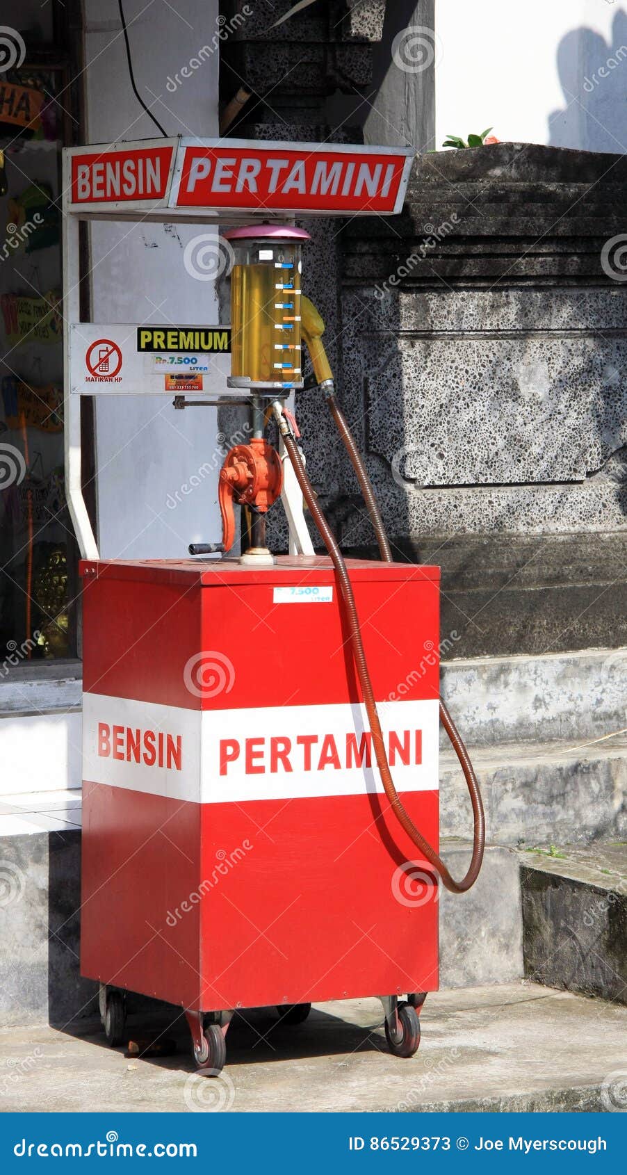 Treibstoff, Der Station in Bali Tankt Redaktionelles Stockfoto - Bild ...