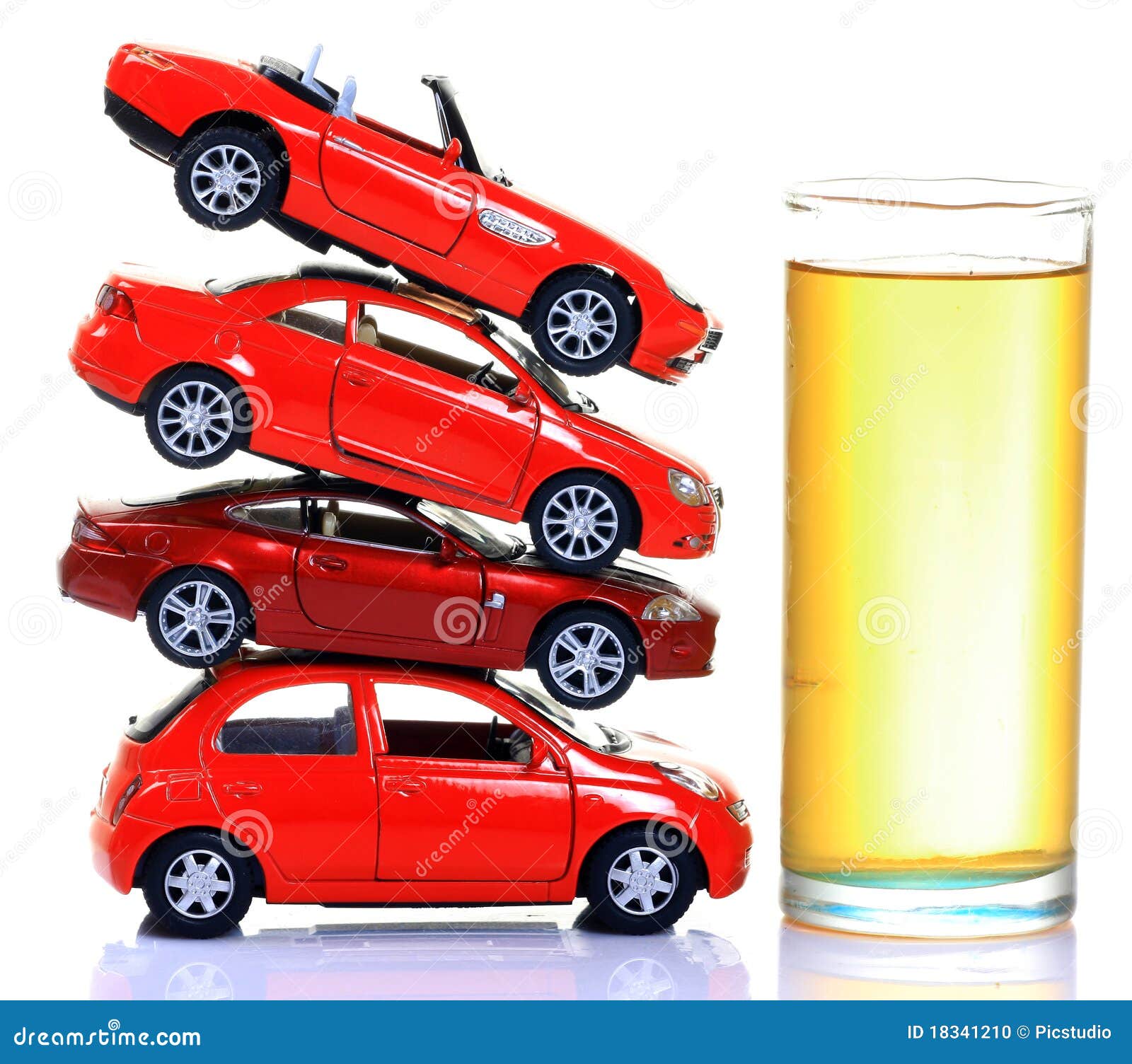 Treibstoff und Autos stockfoto. Bild von voll, getrennt - 18341210