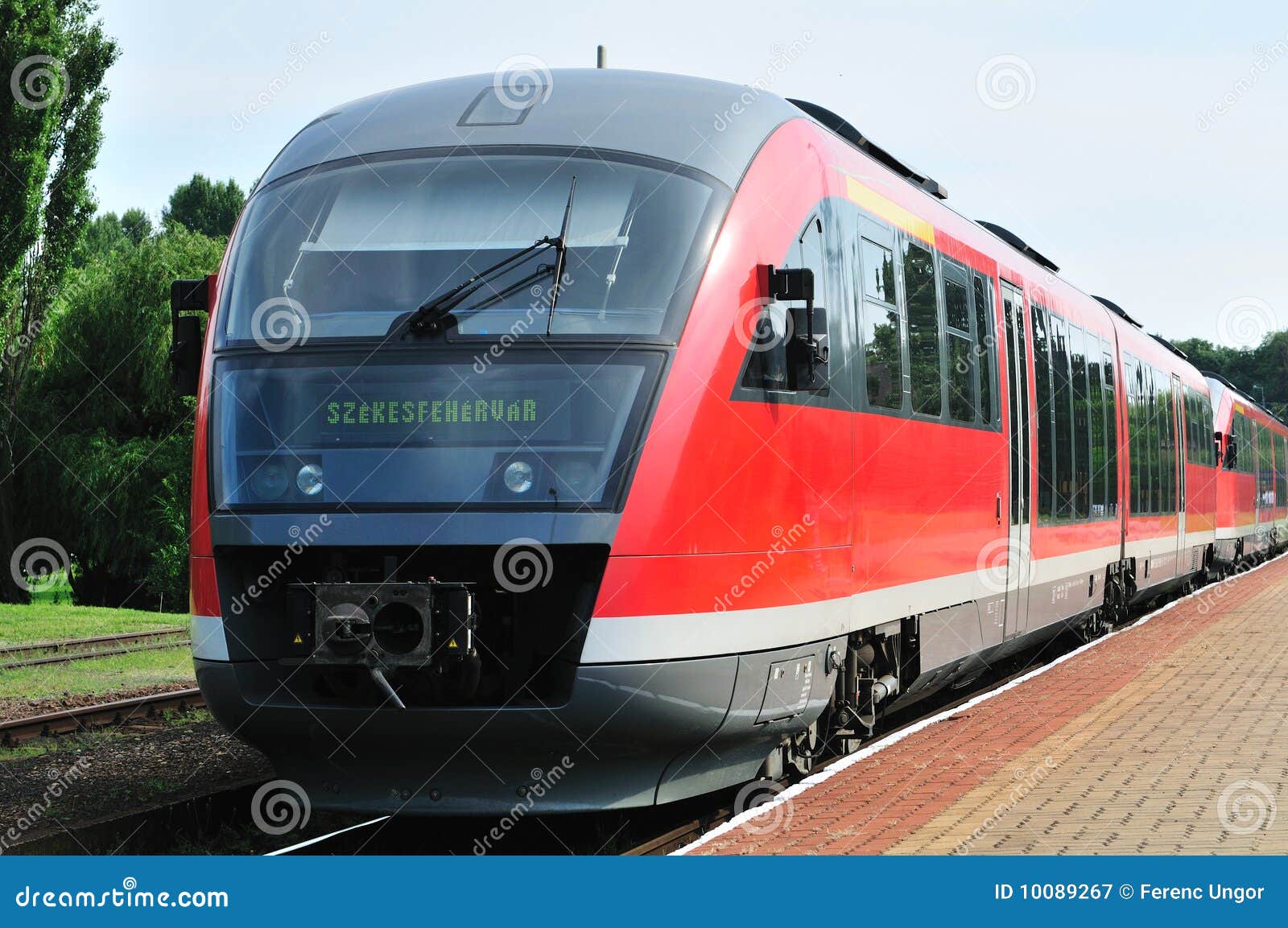 Trein bij post stock afbeelding. Image of spoorweg, reis - 10089267