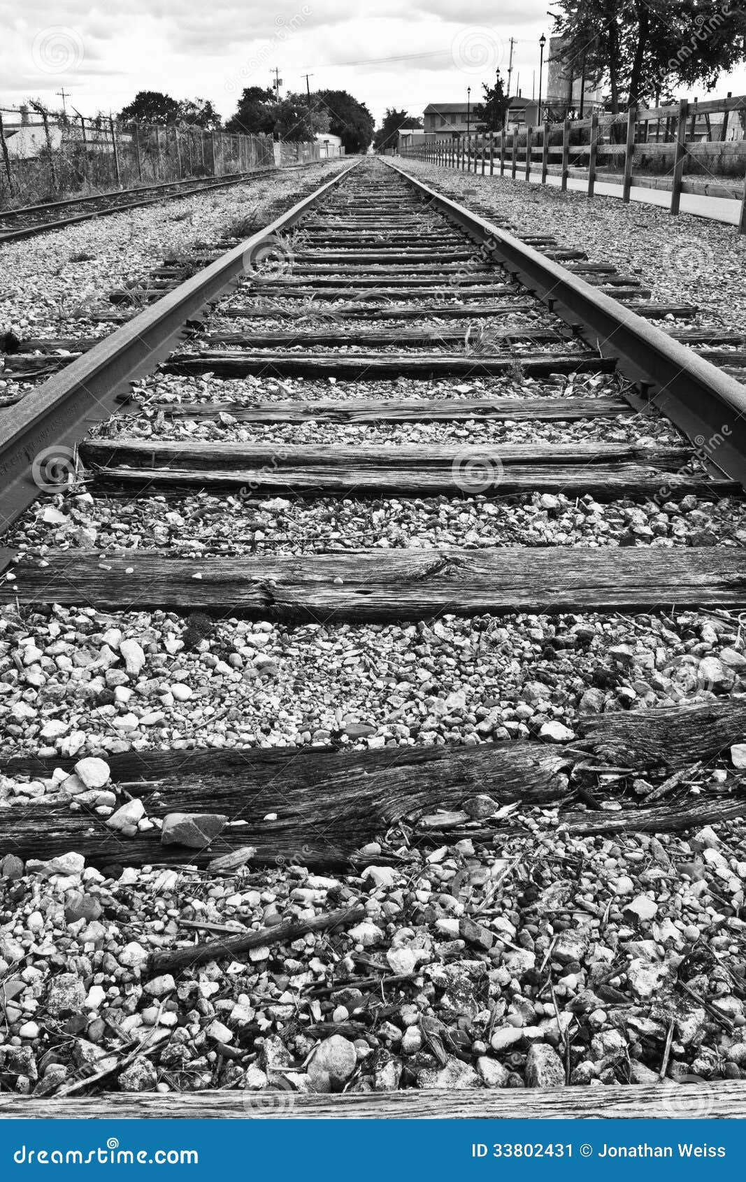 Treinspoor aan nergens stock afbeelding. Image of landschap - 33802431