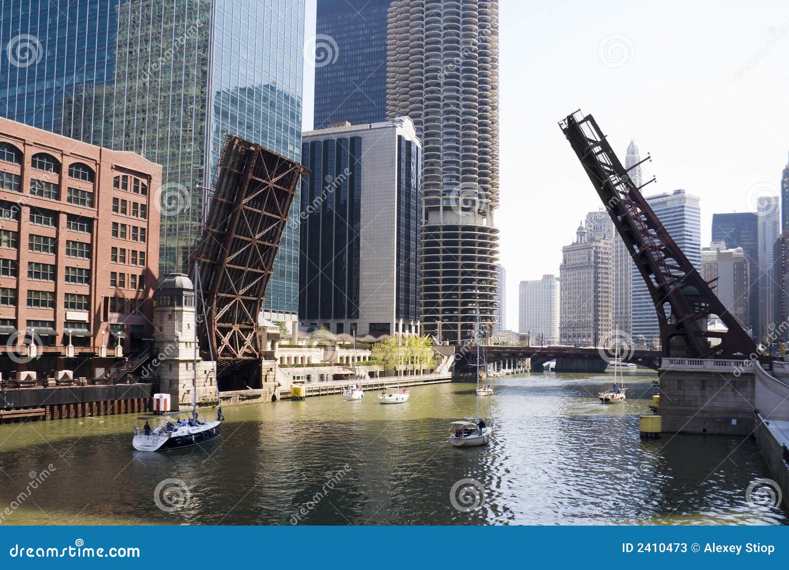 Trek bruggen van Chicago stock afbeelding. Image of hemel - 2410473